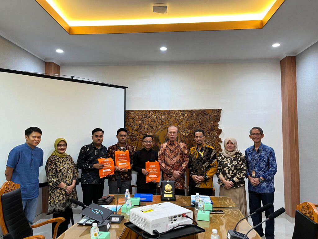 Kuliah Sambil Kerja? Ini Solusinya: Kelas Karyawan UWKS dengan Edunitas ...